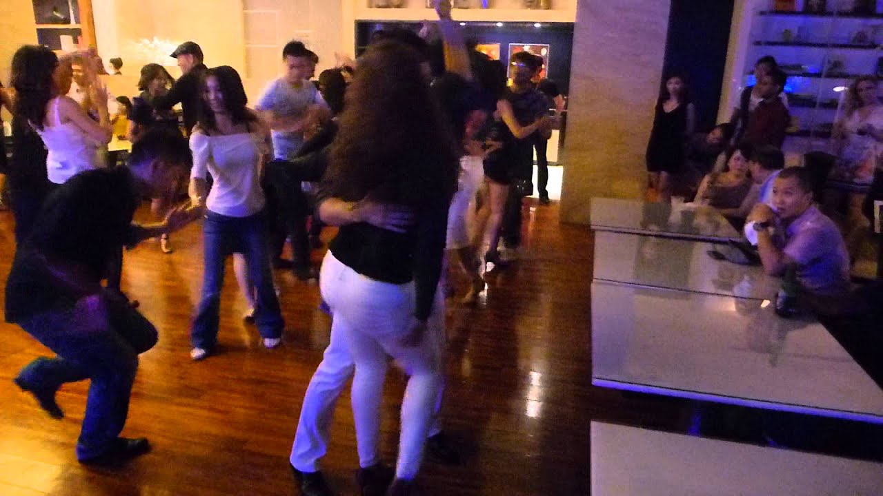 Ana Masacote & Ali Liao Salsa Social Taiwan - YouTube