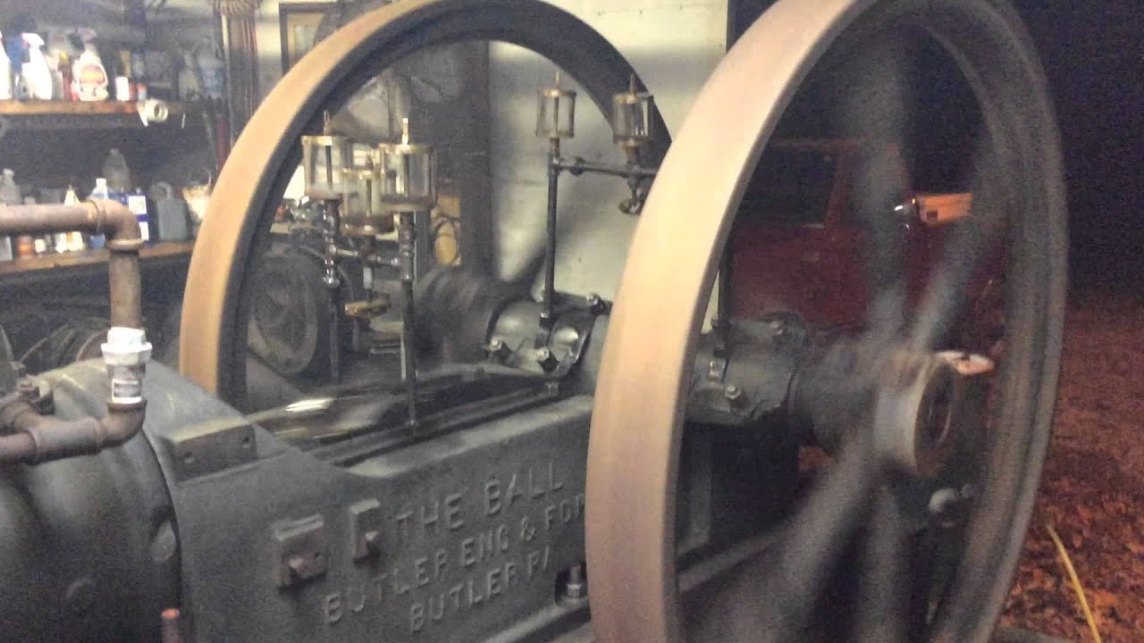 Hand Starting 25 HP Ball Oilfield Engine - YouTube
