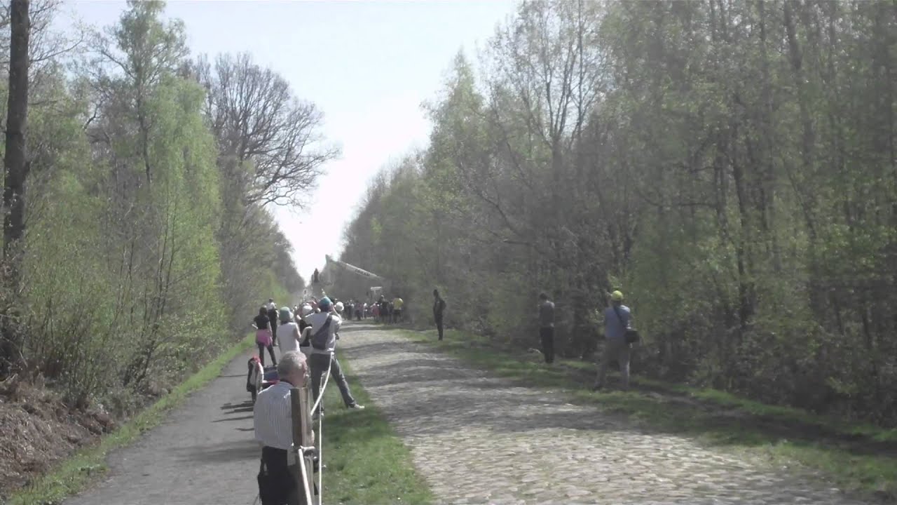 Paris Roubaix leaders thru the Arenberg Forest 2011 - YouTube