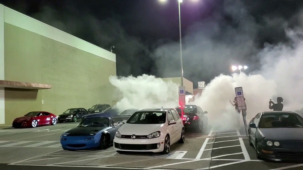 Street Racers burnouts, revs, and cop... - YouTube