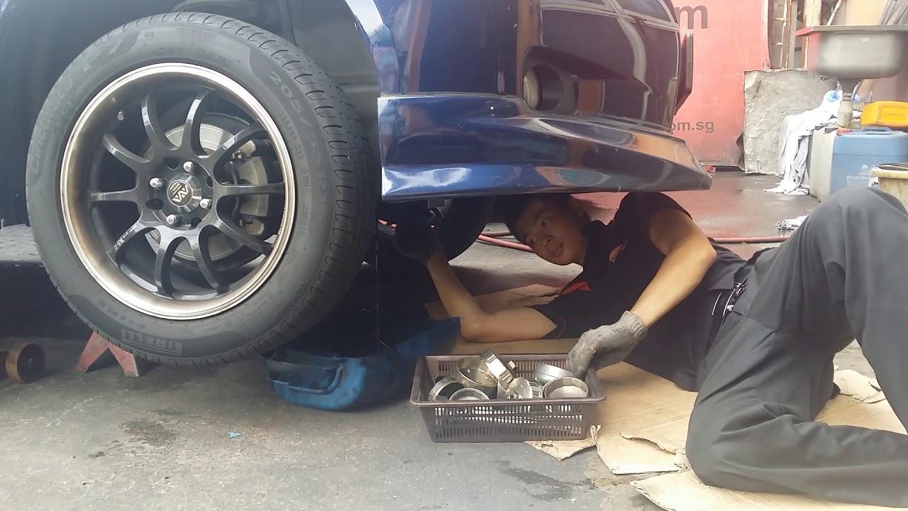 GSC Automotive - Car Servicing / Engine Oil Change - YouTube