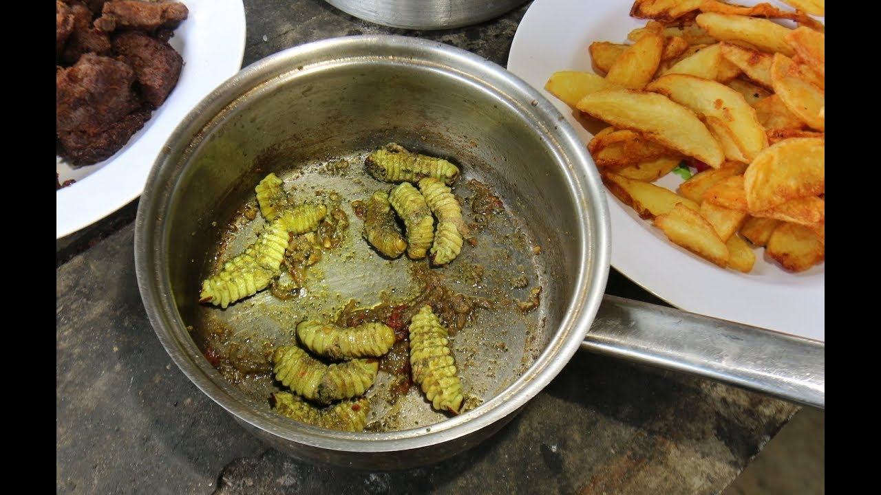 Kaba - Cooking caterpillars African style - YouTube