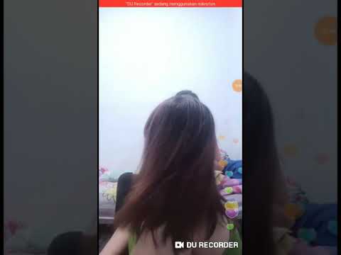 Bigo  yang belakang kelihatan TETE nya jelas banget dan besar