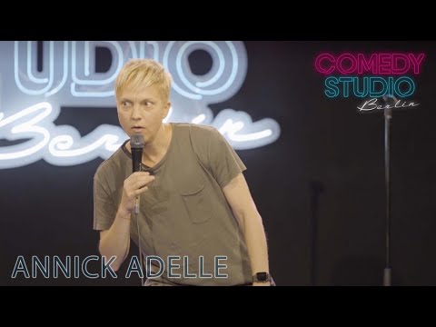 Teslas ausstöpseln for fun - Annick Adelle | Comedy Studio Berlin - YouTube