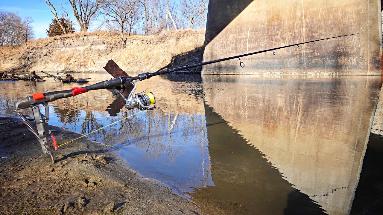 Ice-Out Fishing For BIG FISH Under BUSY HIGHWAY BRIDGE!!! (It Pays To ...
