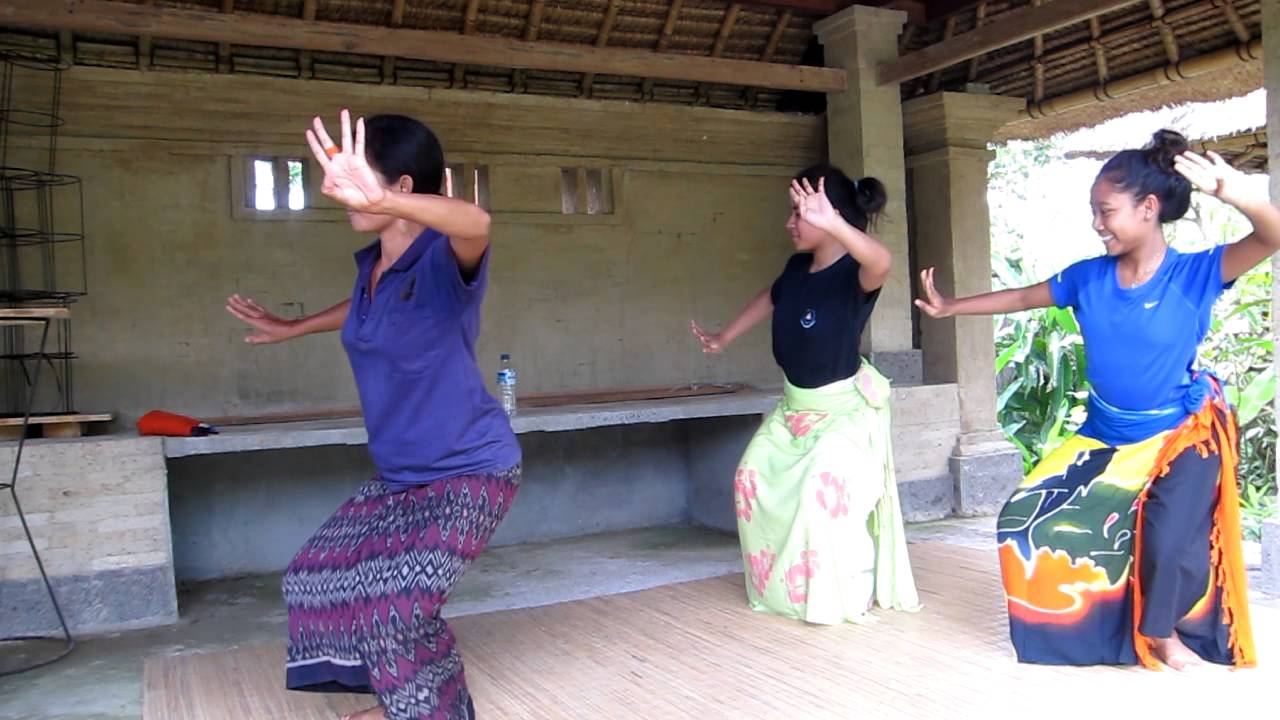 A Balinese Dance Lesson - YouTube