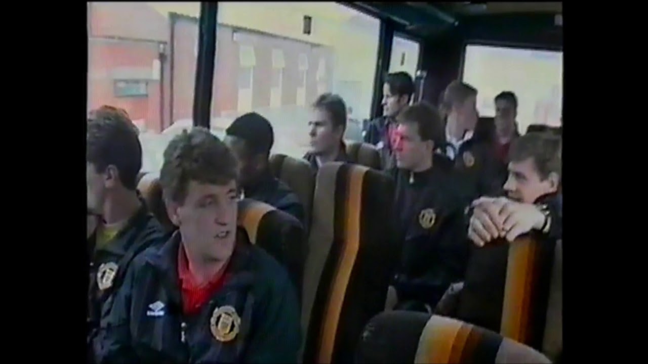 Man Utd in Mini Bus/Cramped Changing Room at Blackburn 1994 - YouTube