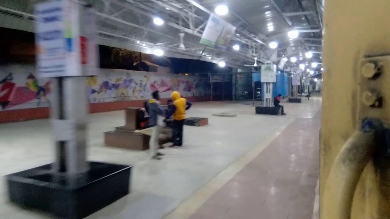 Midnight cautiously Skip Pimpri Station By 11139 Gadag Expess - YouTube