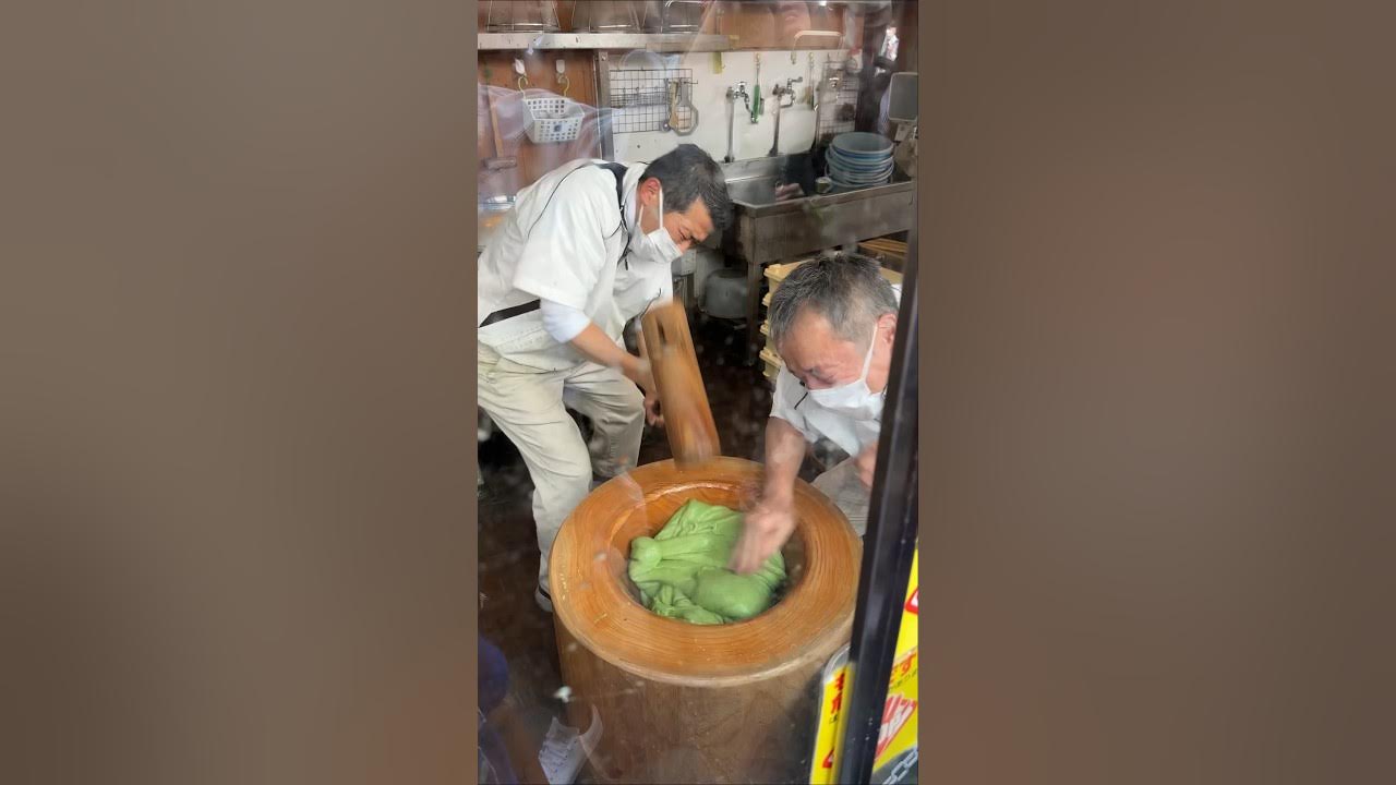 Mochi pounding in Nara - Japan - YouTube