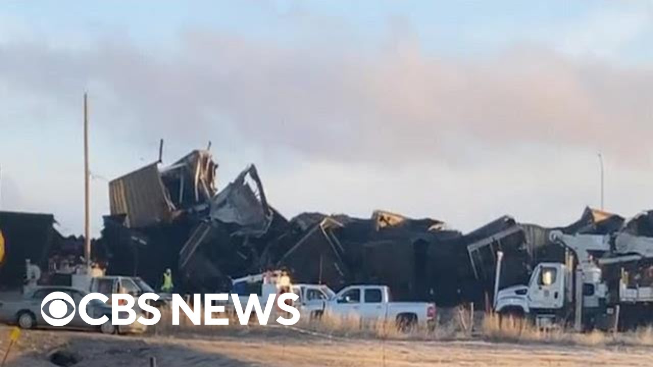 Coal train derailment in Nebraska sparks emergency response - YouTube