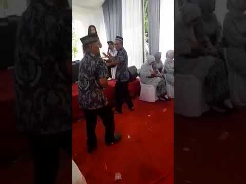 aki aki lomba nyawer, bersama biduan