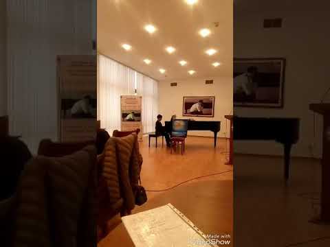 Q.Qarayev ,,Kiçik vals,, İfa edir Ağaşah