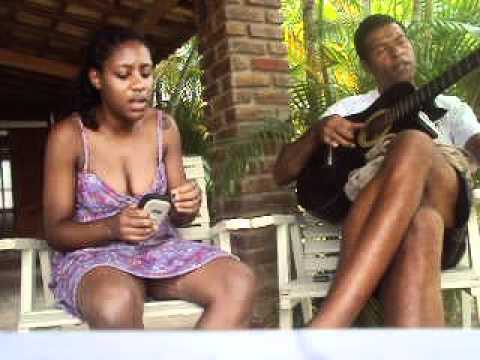 Rafaela Melo dando ponga ao pai preto Vladimir Galvão - Revitaliza