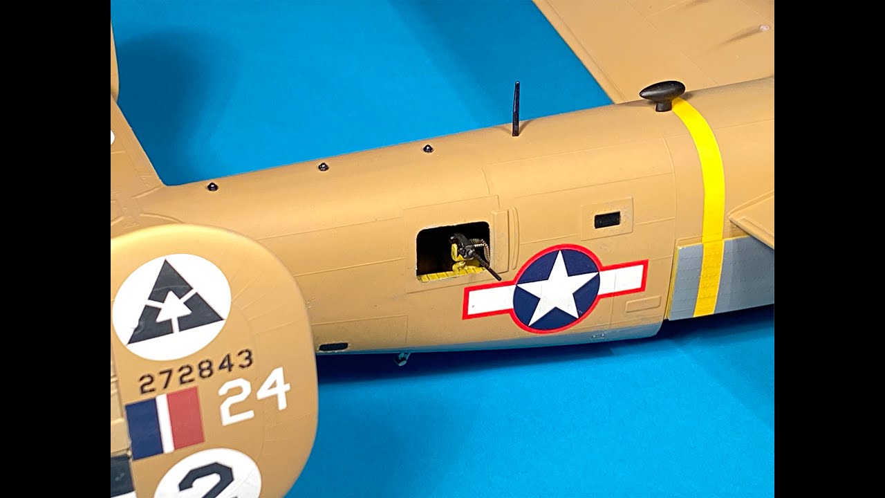 Monogram 1/48 scale B-24D airbrushing the fuselage & the wings ...