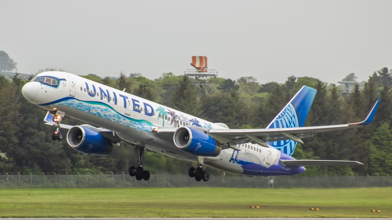 United Airlines (Her art Here-California livery) B757-200 Taxi and ...
