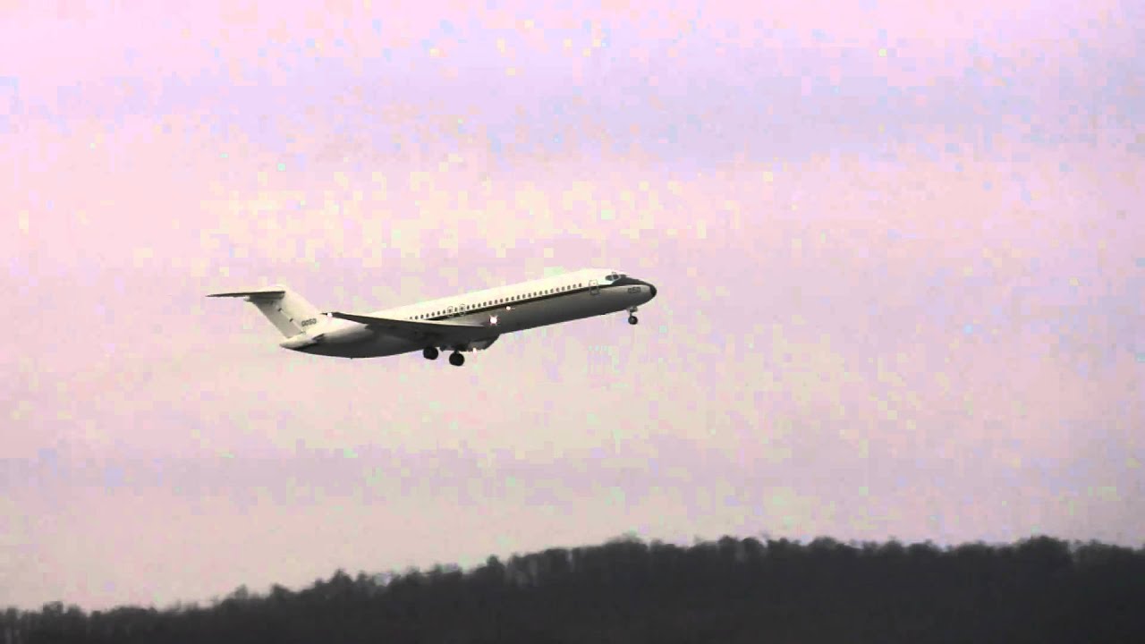 Unmarked Aircraft flyover at Harrisburg International Airport - YouTube