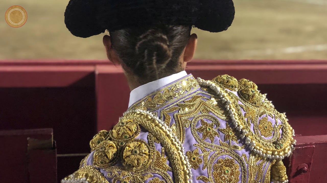 La mujer en el mundo del toro. - YouTube