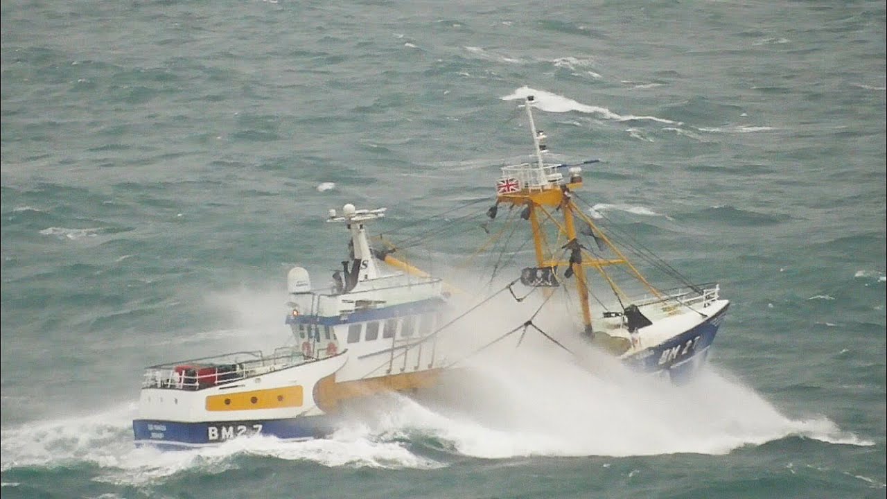 BM-27 "OUR MIRANDA" Steaming Out Of Brixham In Rough Seas | 24/10/2020 ...