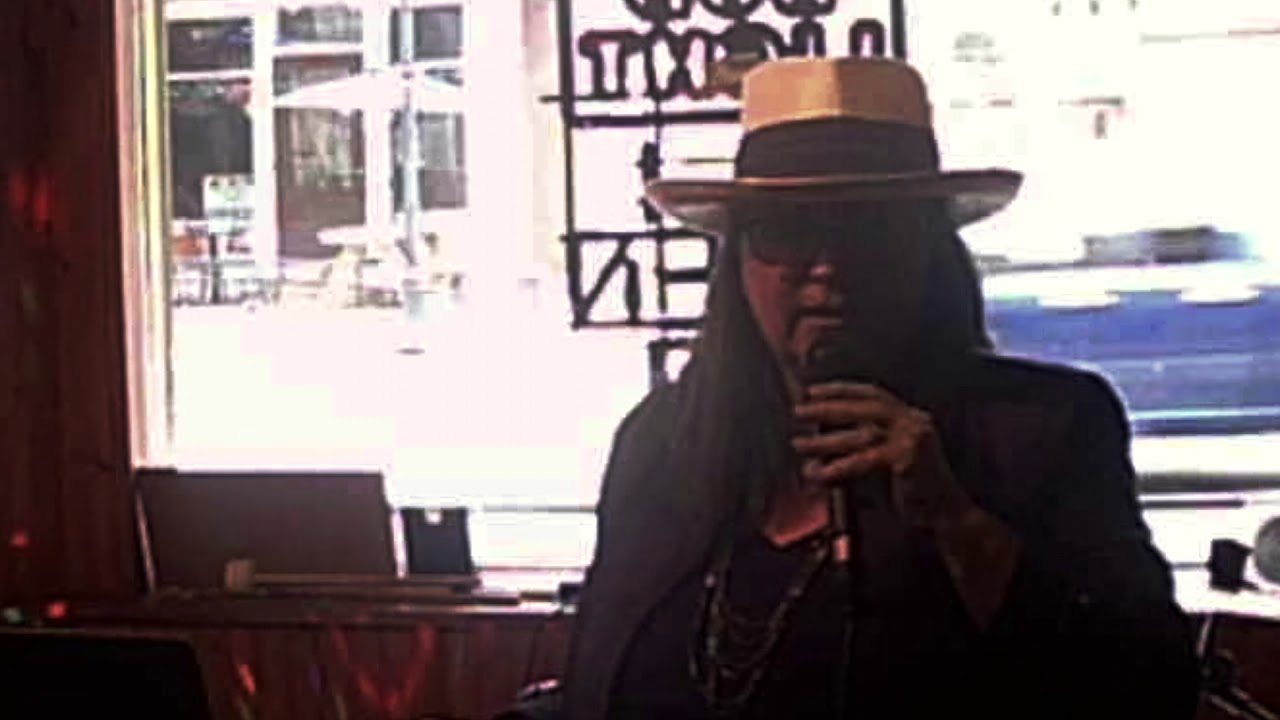 Annie K Singing At Josie's River Queen McGregor, Iowa on Sunday Funday ...