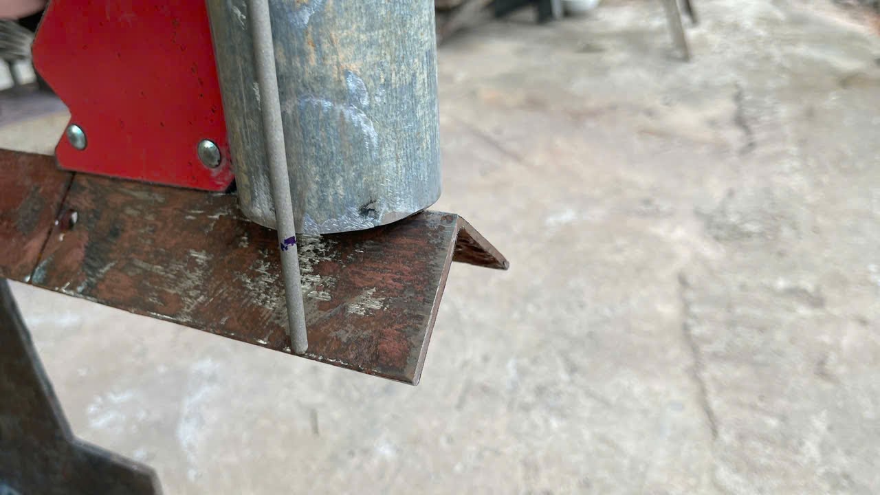 New Tip for Cutting Thin Pipes on L-Angle Iron: Pipe Cutting Guide ...