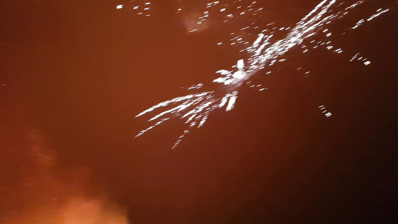 SCHEVENINGEN NEW YEARS EVE FIRE(2) - YouTube