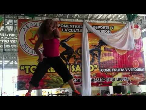 Ely Flores exponiendo en Clase Master \