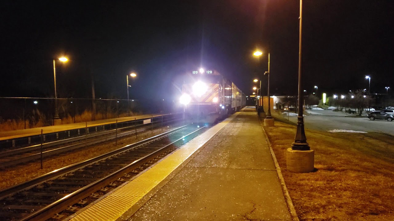 Metra 120 at Antioch with horn - YouTube