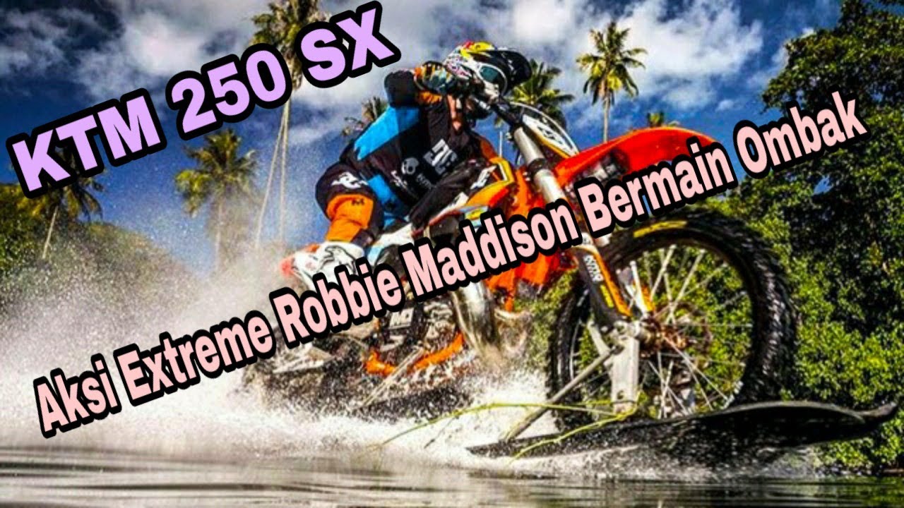Pria Ini Mampu Menembus Ombak Memakai Motor !! - YouTube