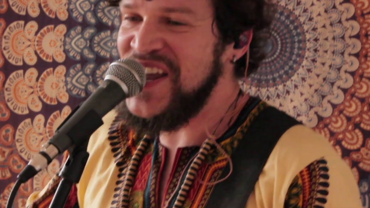 Sami Tarik - Küchenkonzert @home global - YouTube
