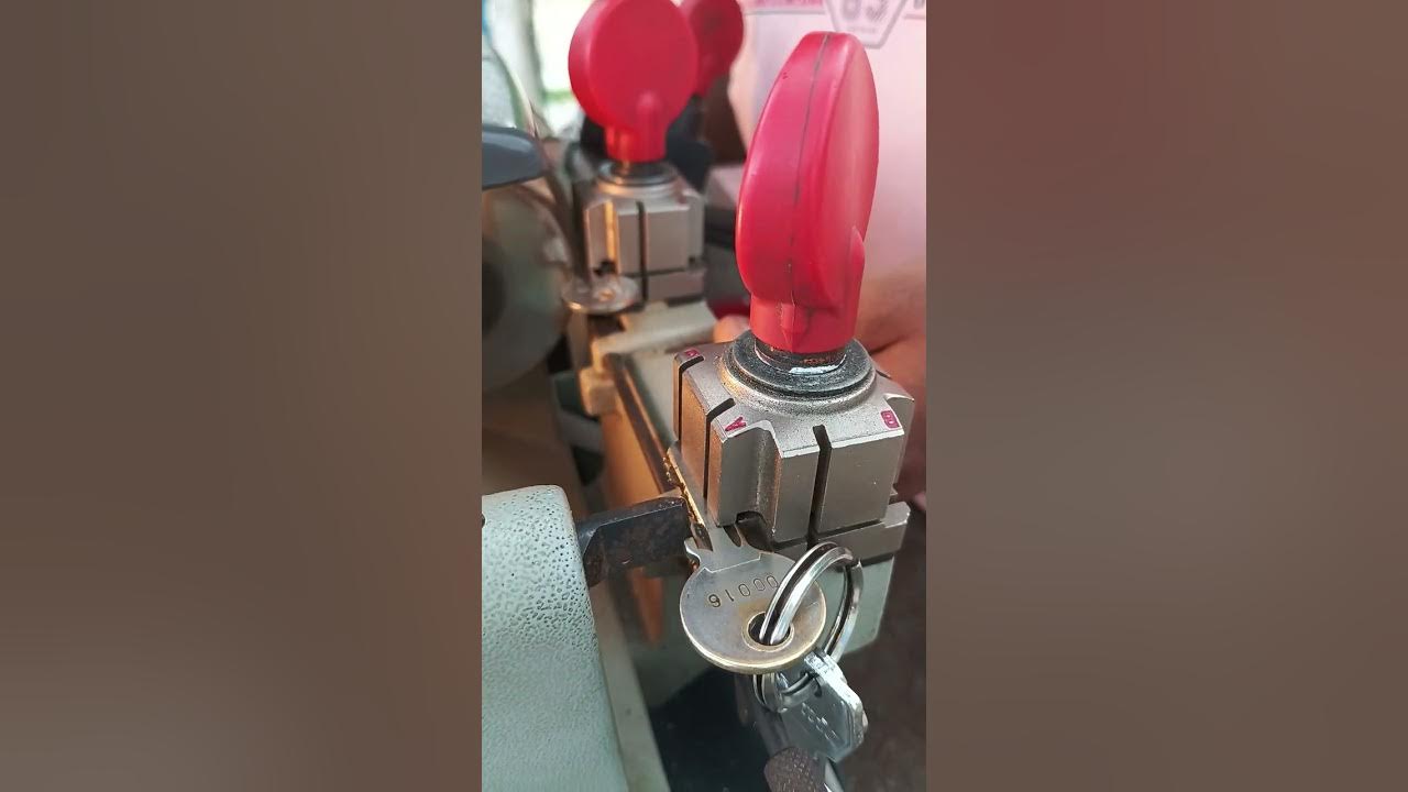 Duplicate key making process Professional Key Maker Gurgaon 8750895310 Rohit Singh - YouTube