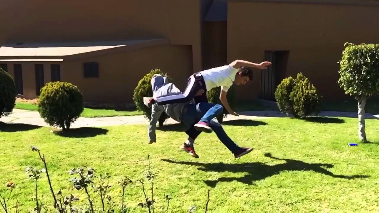 Patada voladora - YouTube