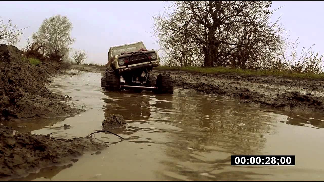HPI CrawlerKing 1973 Ford Bronco mudding - YouTube