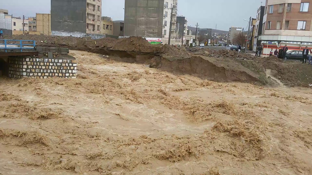 سیلاب در شهر ازنا استان لرستان flood in azna in iran - YouTube