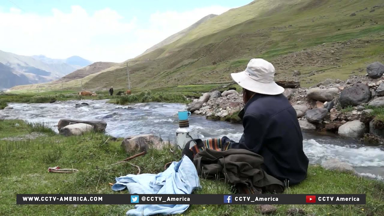 Rural Tibetan family lives through past and future - YouTube