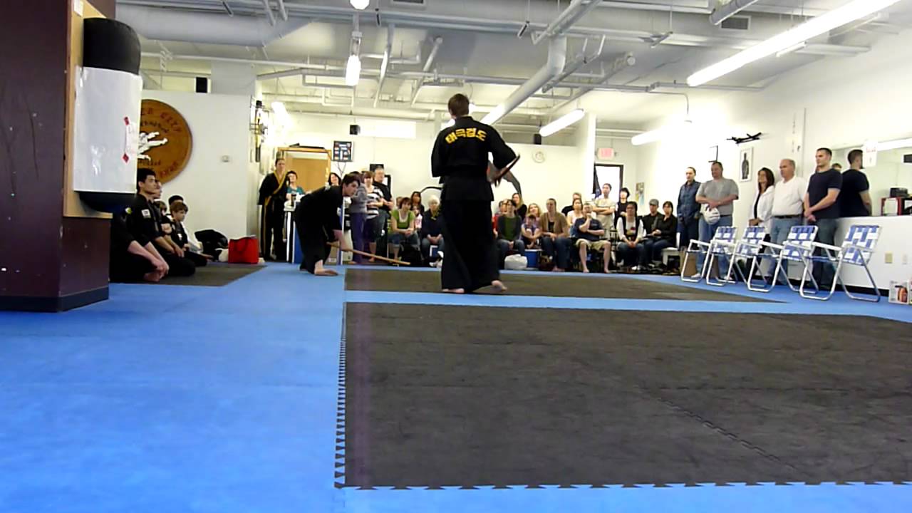 Samurai sword fighting demo - YouTube