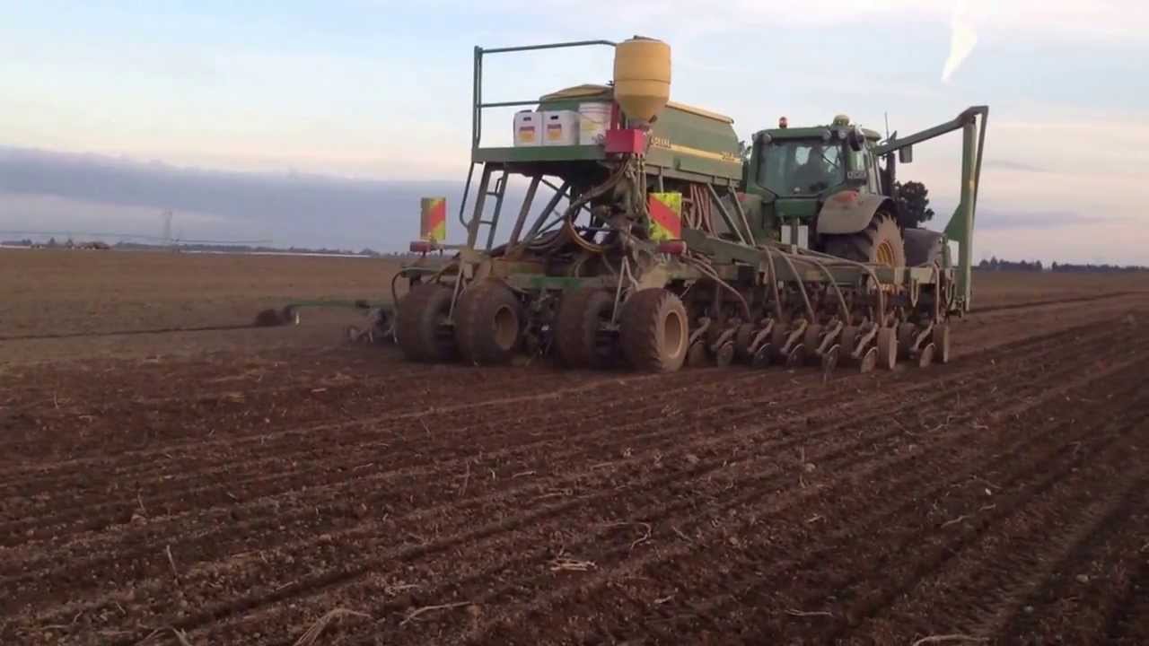 John Deere 750A - Drilling Wheat - YouTube