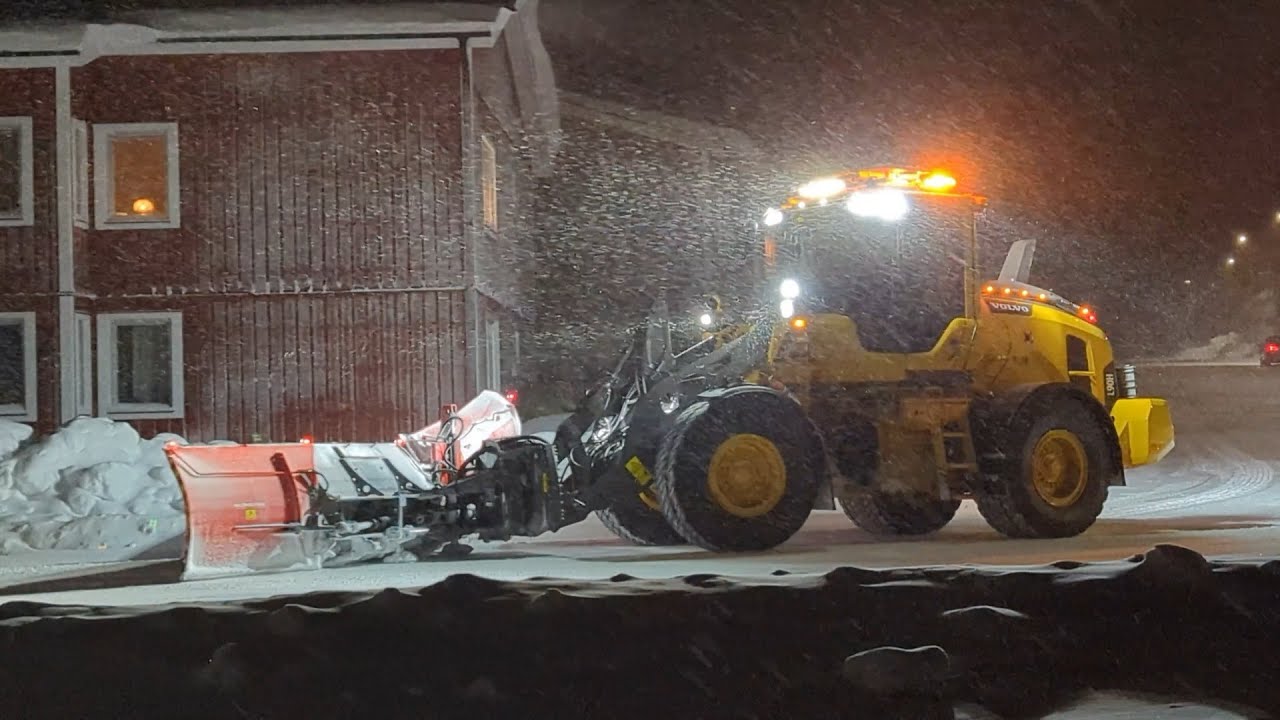 4K 60 | Volvo L90H | Siljum Multi Snow Plow 5000 - YouTube