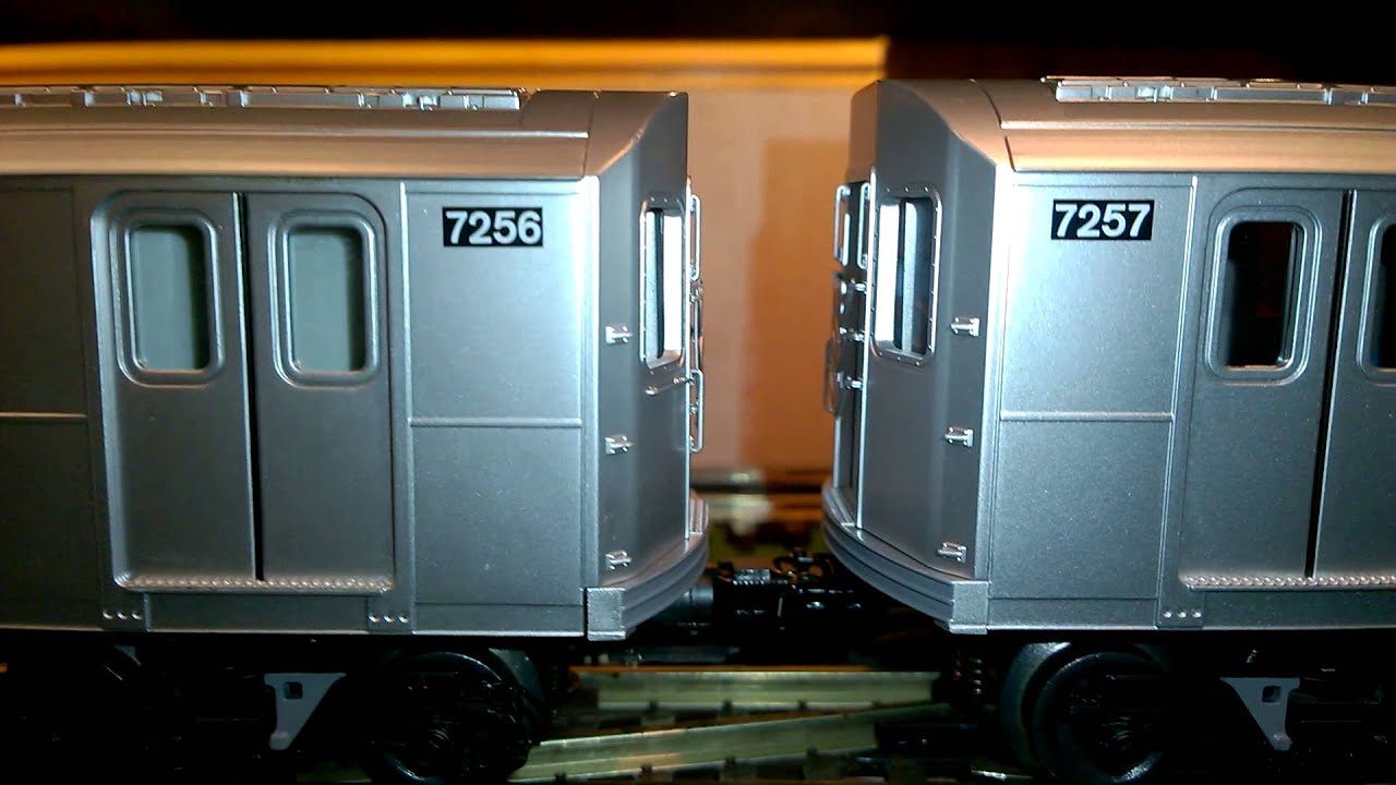 Closeups of the R142A 4 train - YouTube