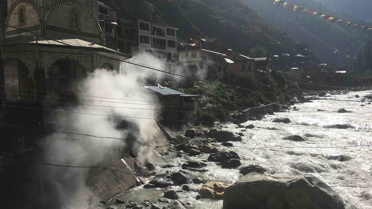 Bathing in volcanoes hot water - YouTube