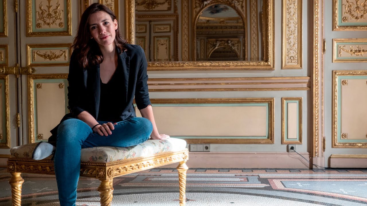 Lila Avilés, directora de 'La Camarista' - YouTube