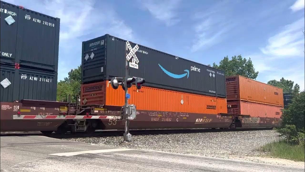 Eastbound CSX intermodal train with single leader - YouTube