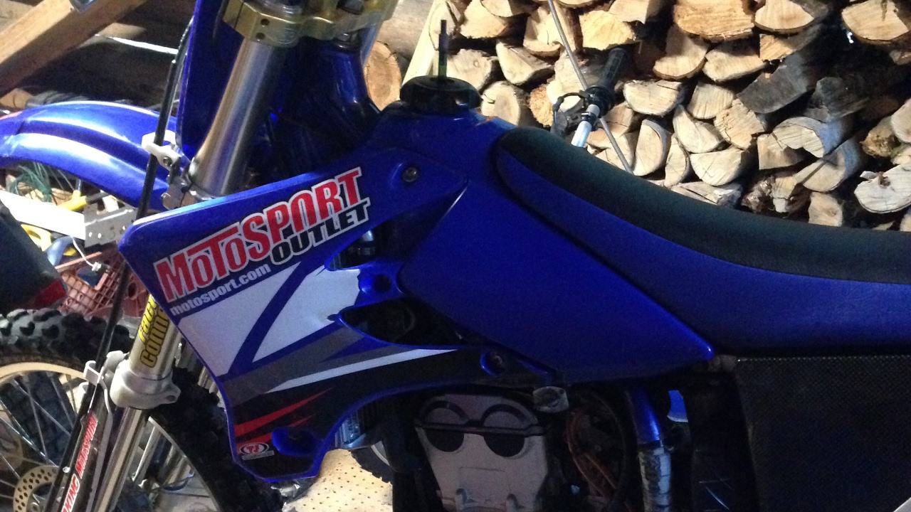 2004 Yamaha yz250f startup and walk around - YouTube