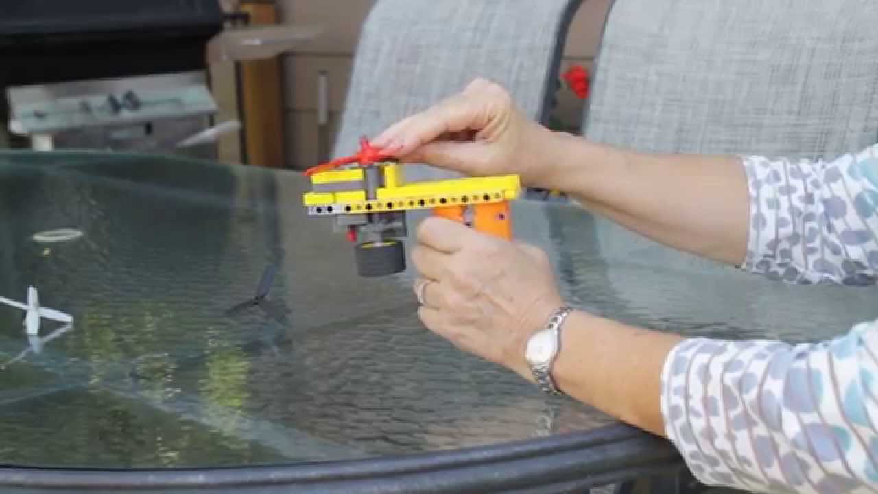 Technical LEGO: Wind-up launcher for ultralight flying rotors - YouTube
