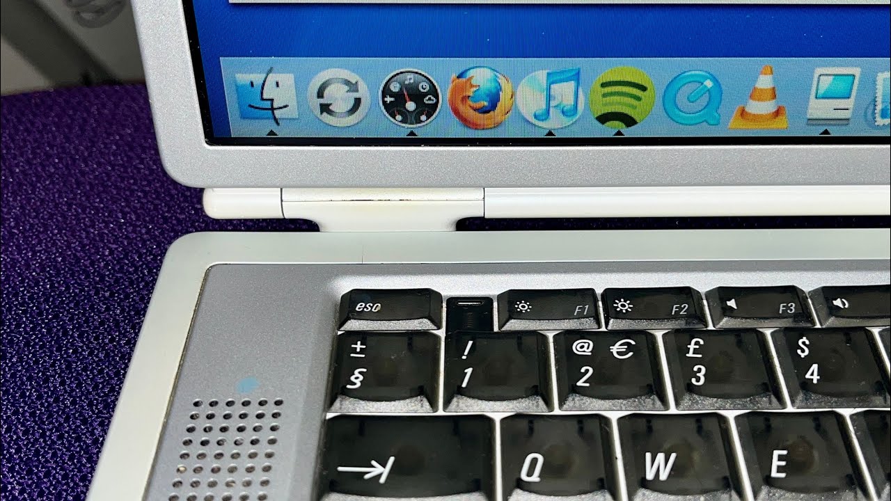 Mac OS Tiger (10.4) set up and intro on a 2001 PowerBook G4 Titanium - YouTube