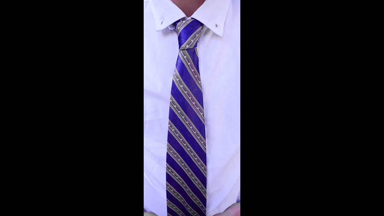 How to tie a small even knot - YouTube