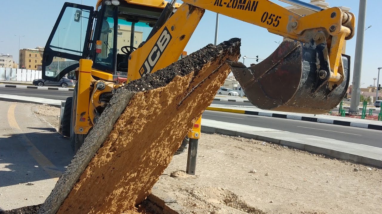 JCB Backhoe Loader Cleaning Asphalt milling road in Saudi Arabia/JCB ...