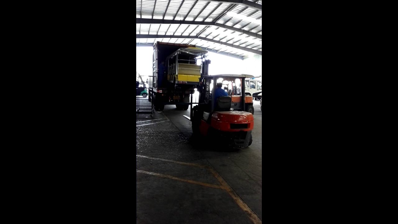 Loading the 11 seats mini bus to container - YouTube