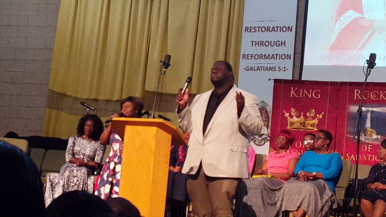 Donald & Rachel Romain singing "Your Grace still amaze me" - YouTube