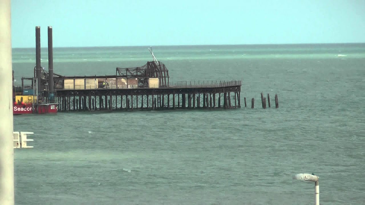 Aran 250 moving from one side of Hastings Pier to the other TIMELAPSE ...