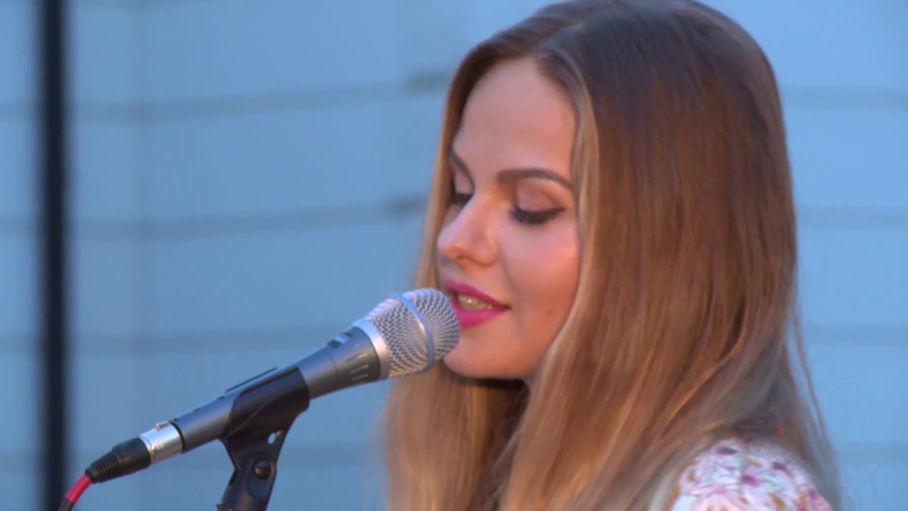 Lina Mayer naživo - YouTube